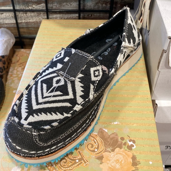 Gypsy Jazz | Shoes | Gypsy Jazz Jen Blackwhite Aztec Slip On Shoe ...